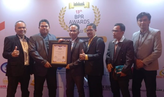 Kinerja Keuangan Cemerlang, BPR Serang Terima Penghargaan dari Infobank ...